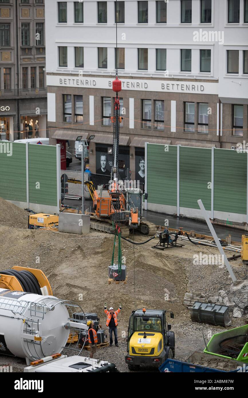 Crane ballast hi-res stock photography and images - Alamy