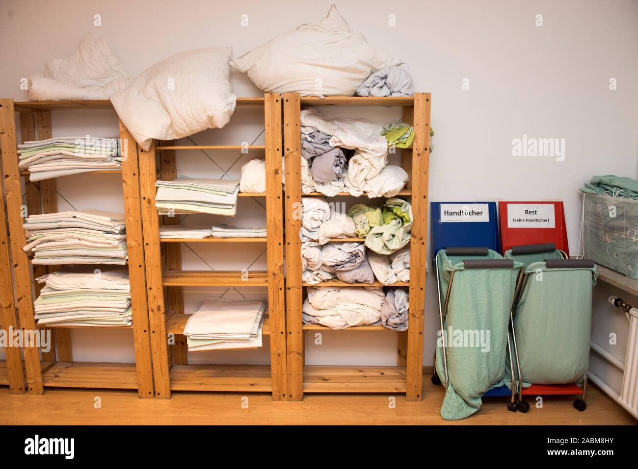 Linen prop hi-res stock photography and images - Alamy