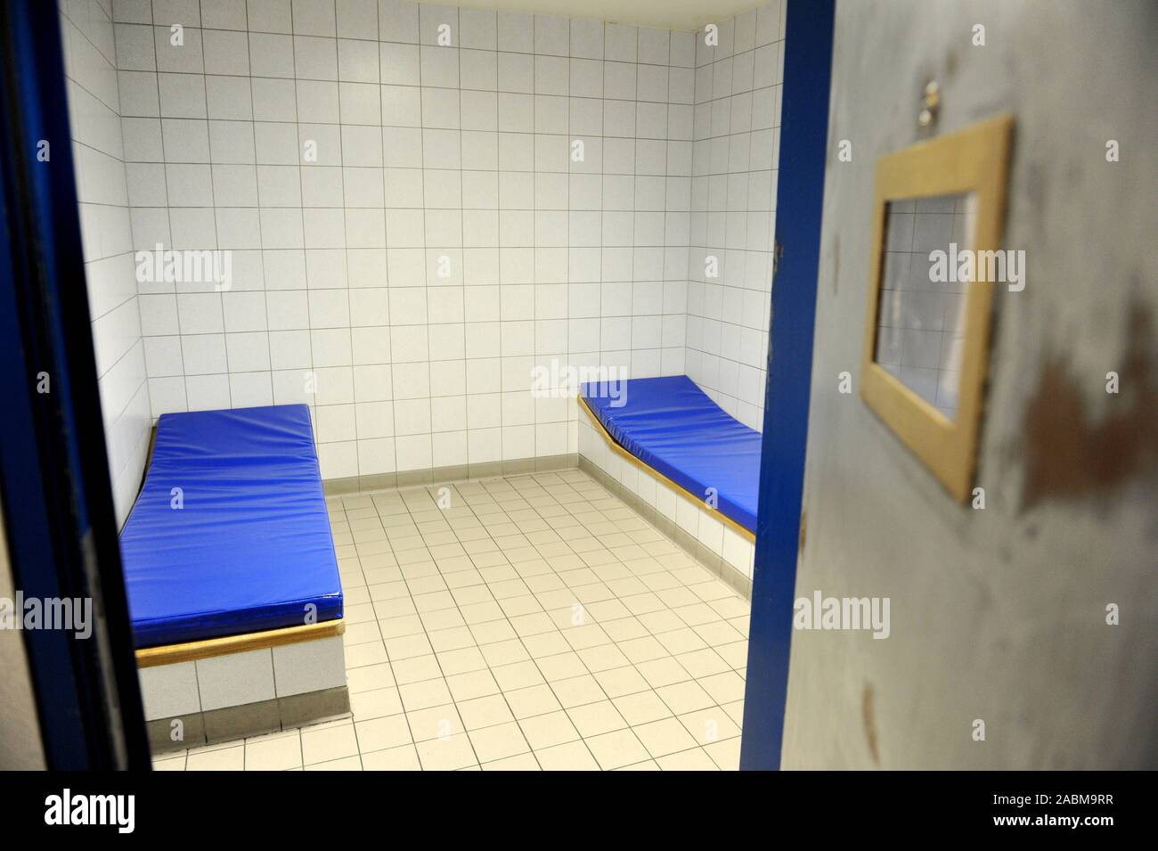 Detention cell hi-res stock photography and images - Alamy
