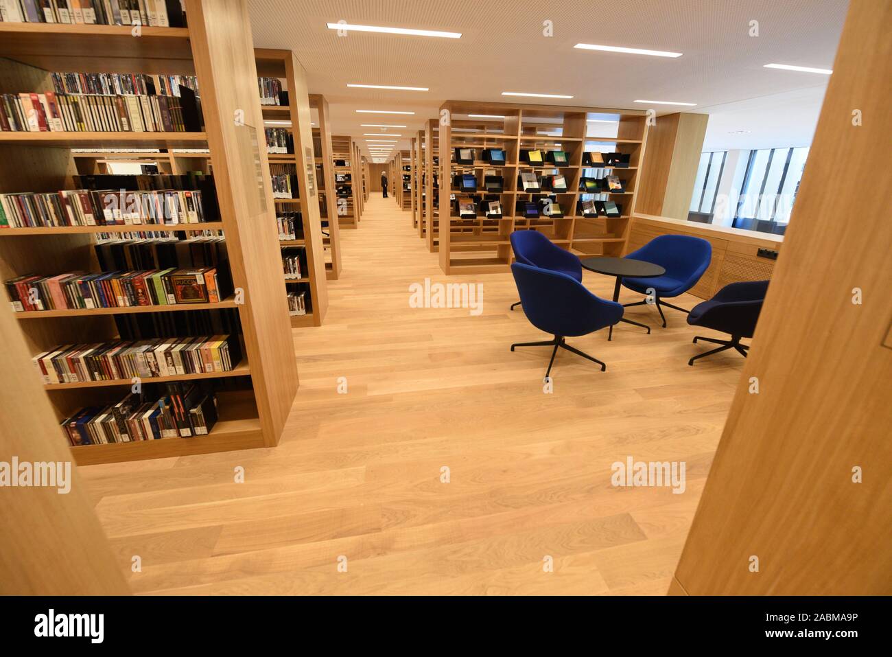 The library in the new Philologicum of the Ludwig Maximilian University ...
