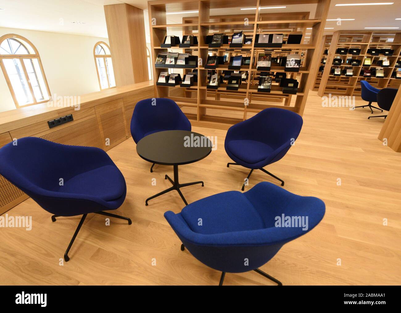 The library in the new Philologicum of the Ludwig Maximilian University ...