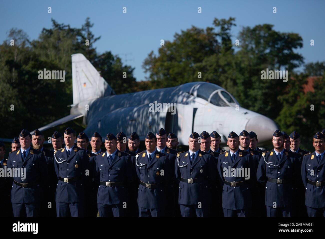 Soldiers at the final roll call of the officer training course at the ...