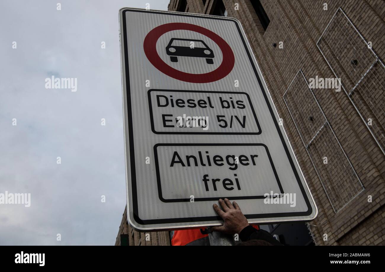 Berlin, Germany. 28th Nov, 2019. A worker assembles one of the first ...