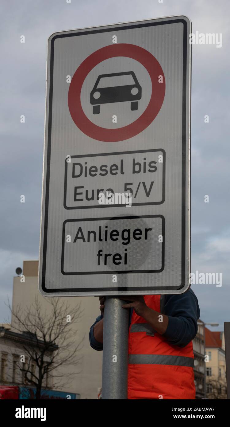 Berlin, Germany. 28th Nov, 2019. A worker assembles one of the first ...