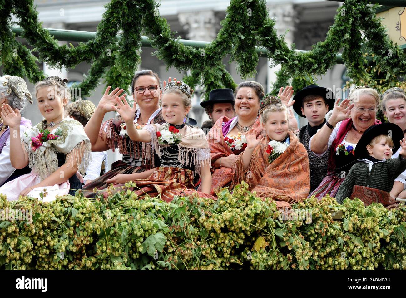 Trachtenumzug hi-res stock photography and images - Alamy