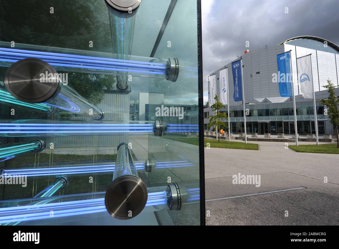 Open day at the Garching research facility: PhD students from the ...