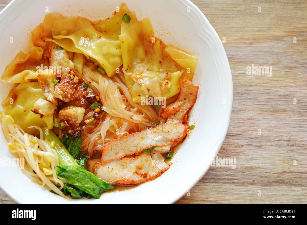 thin rice noodle topping dumpling and slice barbecue pork in soup Stock ...