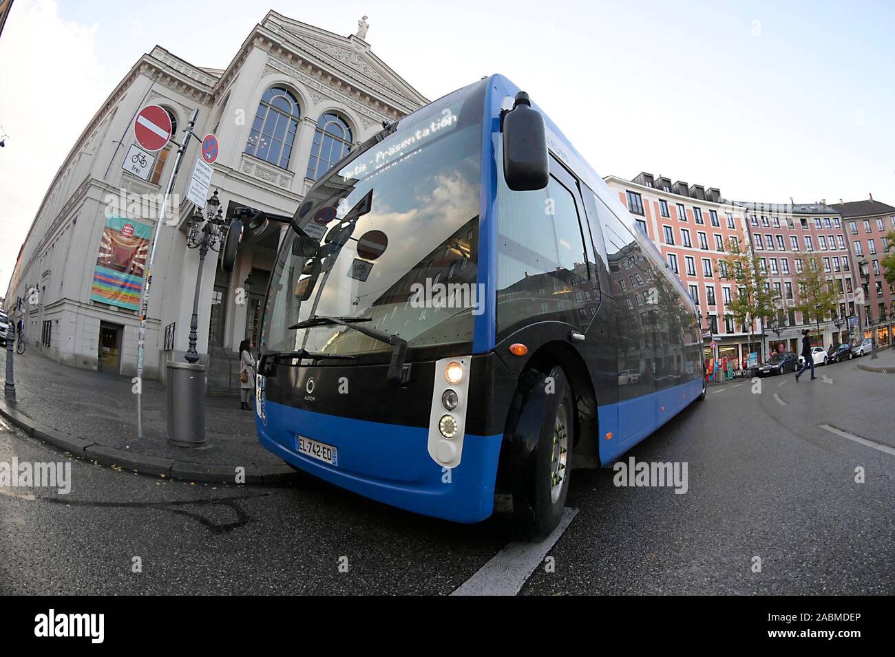Presentation of the electric bus "Aptis" by the French company Alstom ...