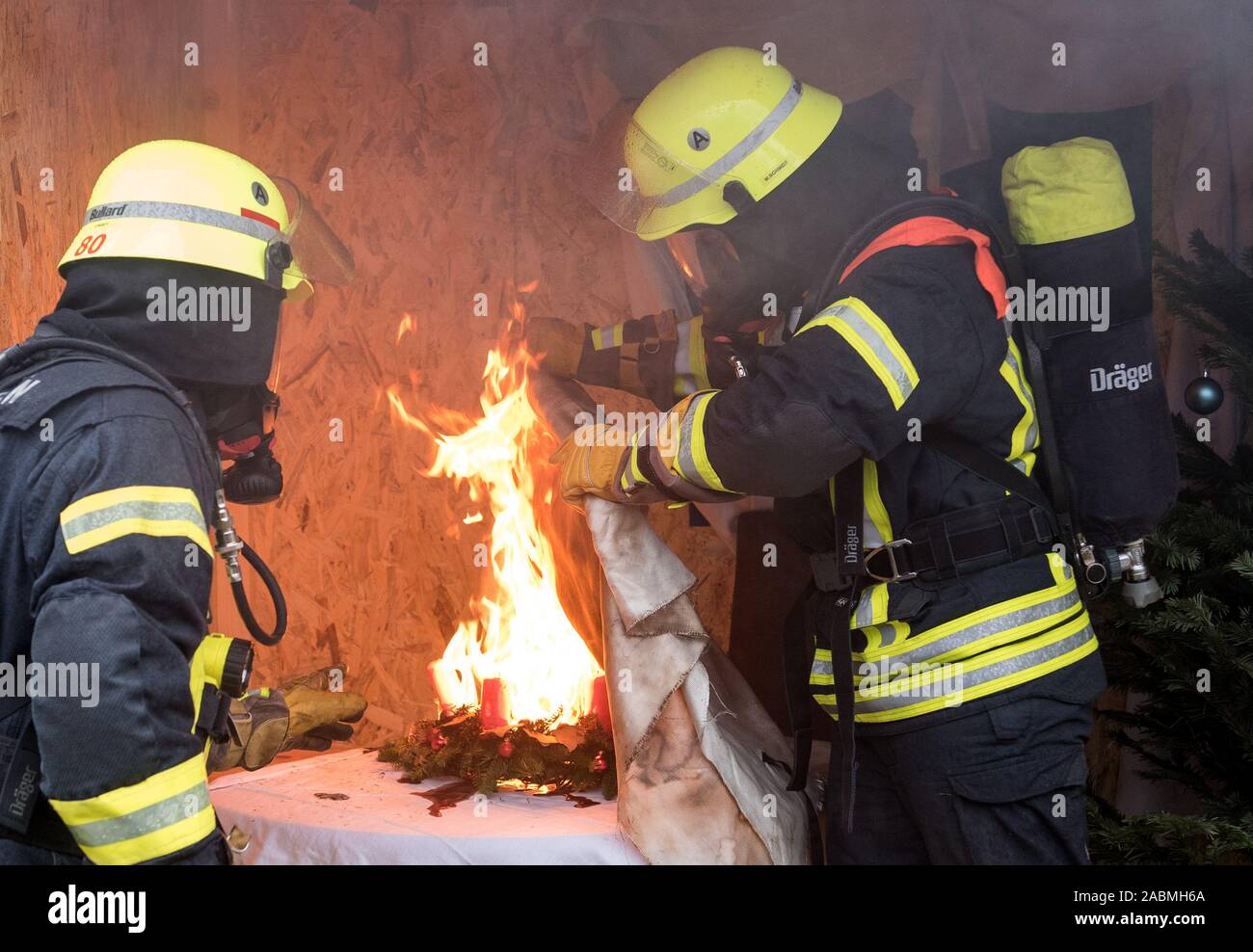 Kaltenkirchen, Germany. 28th Nov, 2019. Firefighters extinguish a ...