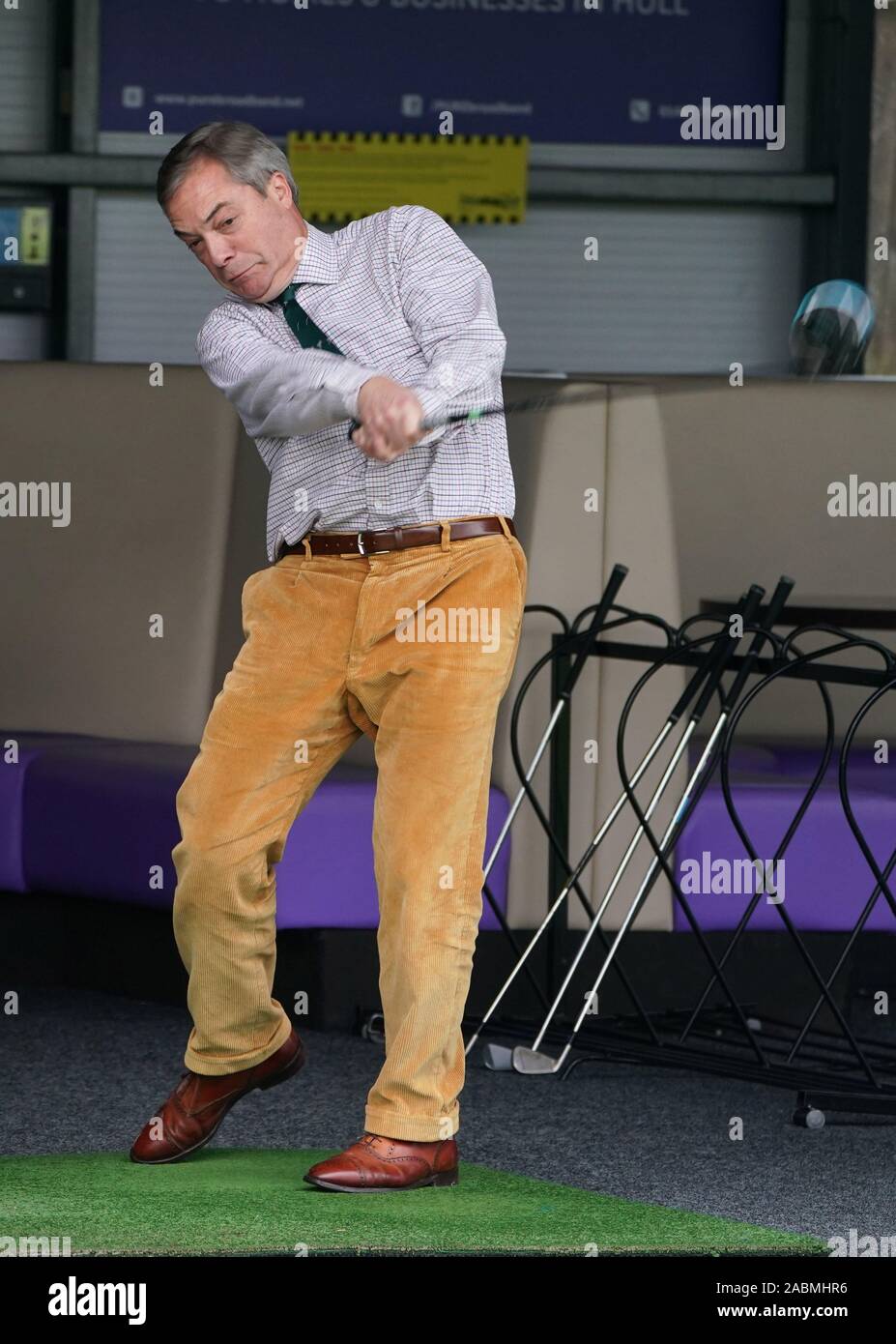 Playing whist hi-res stock photography and images - Alamy