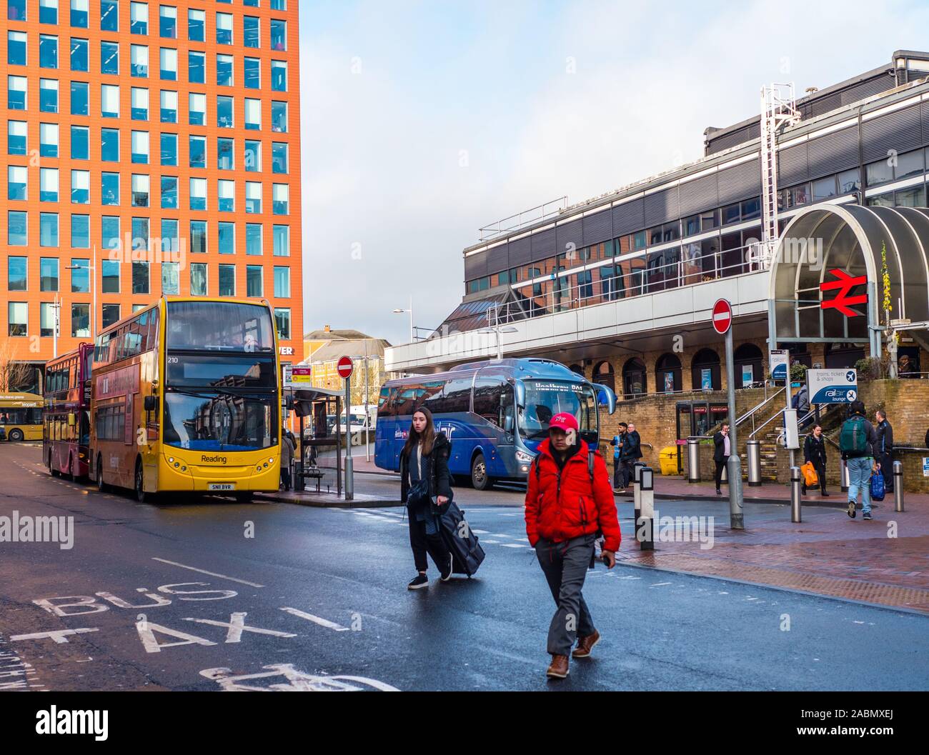 Reading Railway Station, Transport Hub, Rail Air, Reading to Heathrow ...