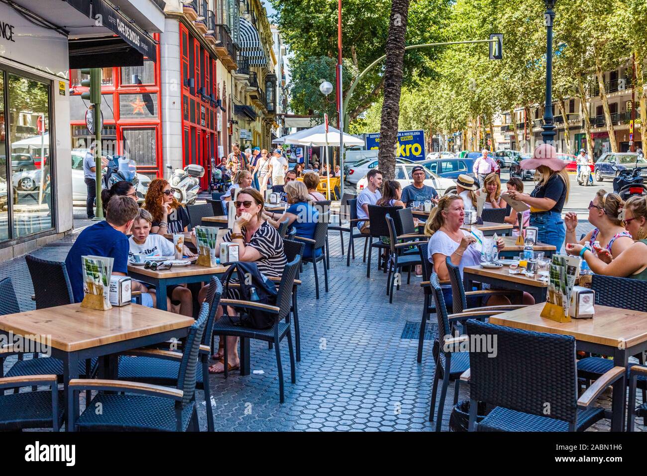 Seville cafes hi-res stock photography and images - Alamy