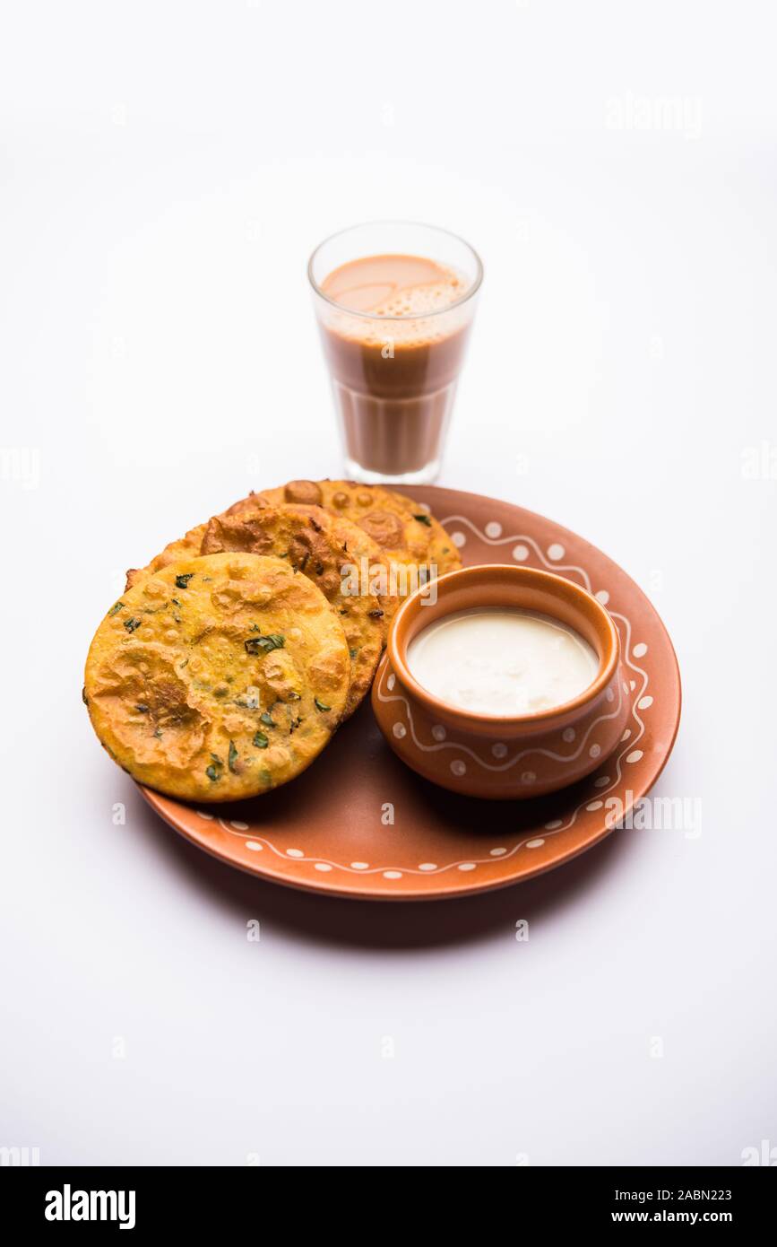 Methi Poori or Puri made using Fresh fenugreek leaves missed with wheat ...
