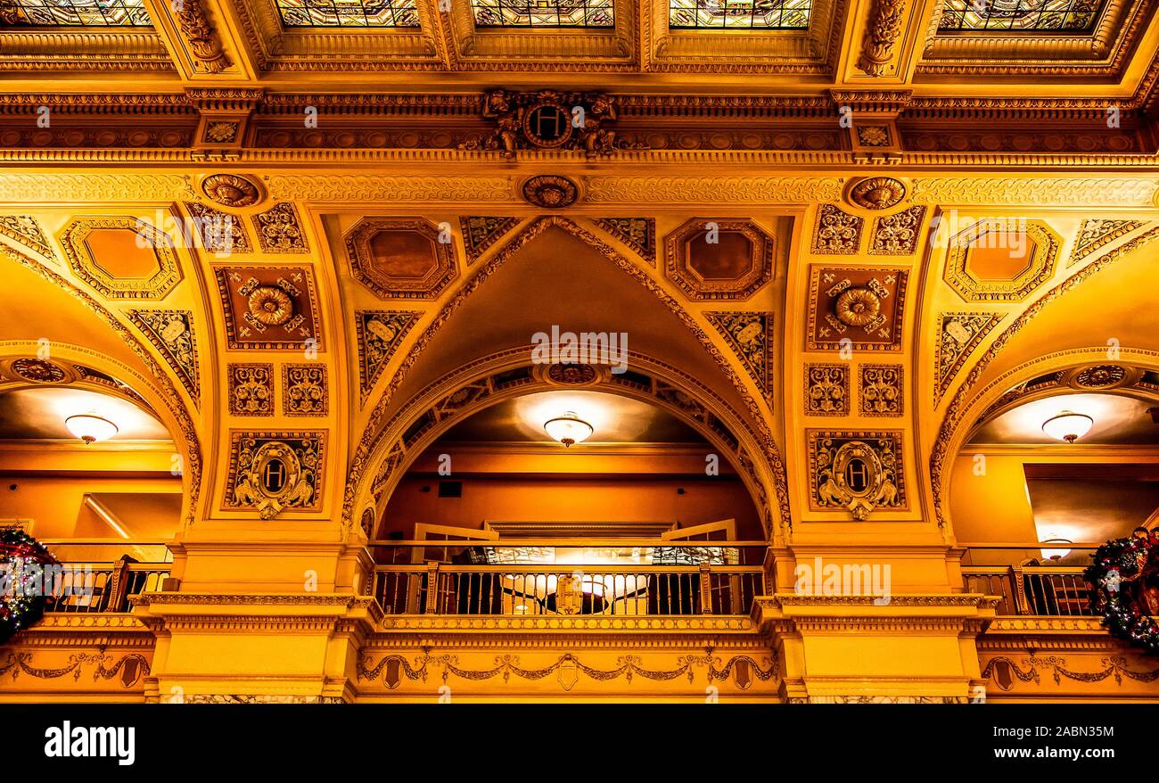 Ornate cornices hi-res stock photography and images - Alamy