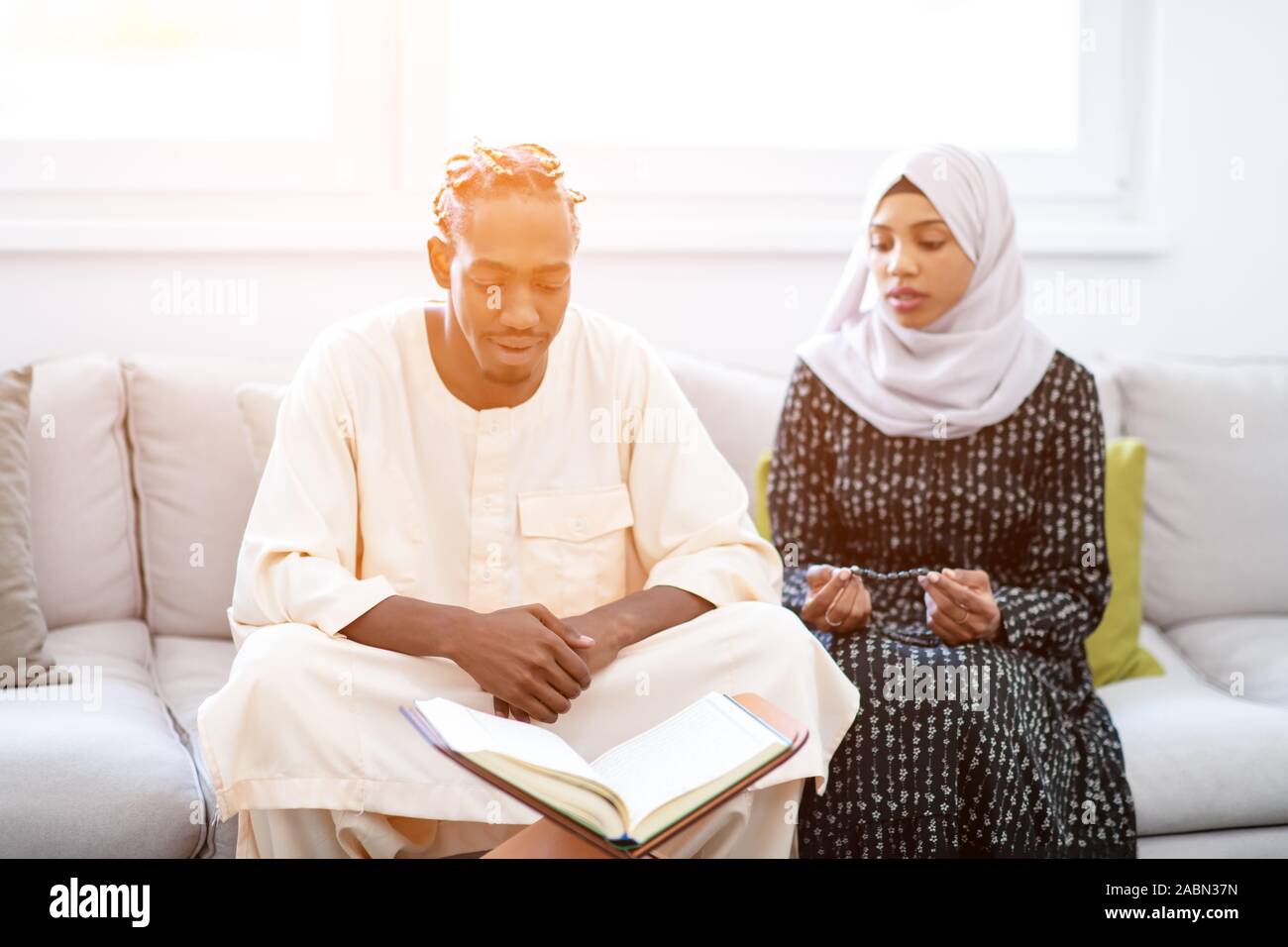 Black muslim man woman praying hi-res stock photography and images - Alamy