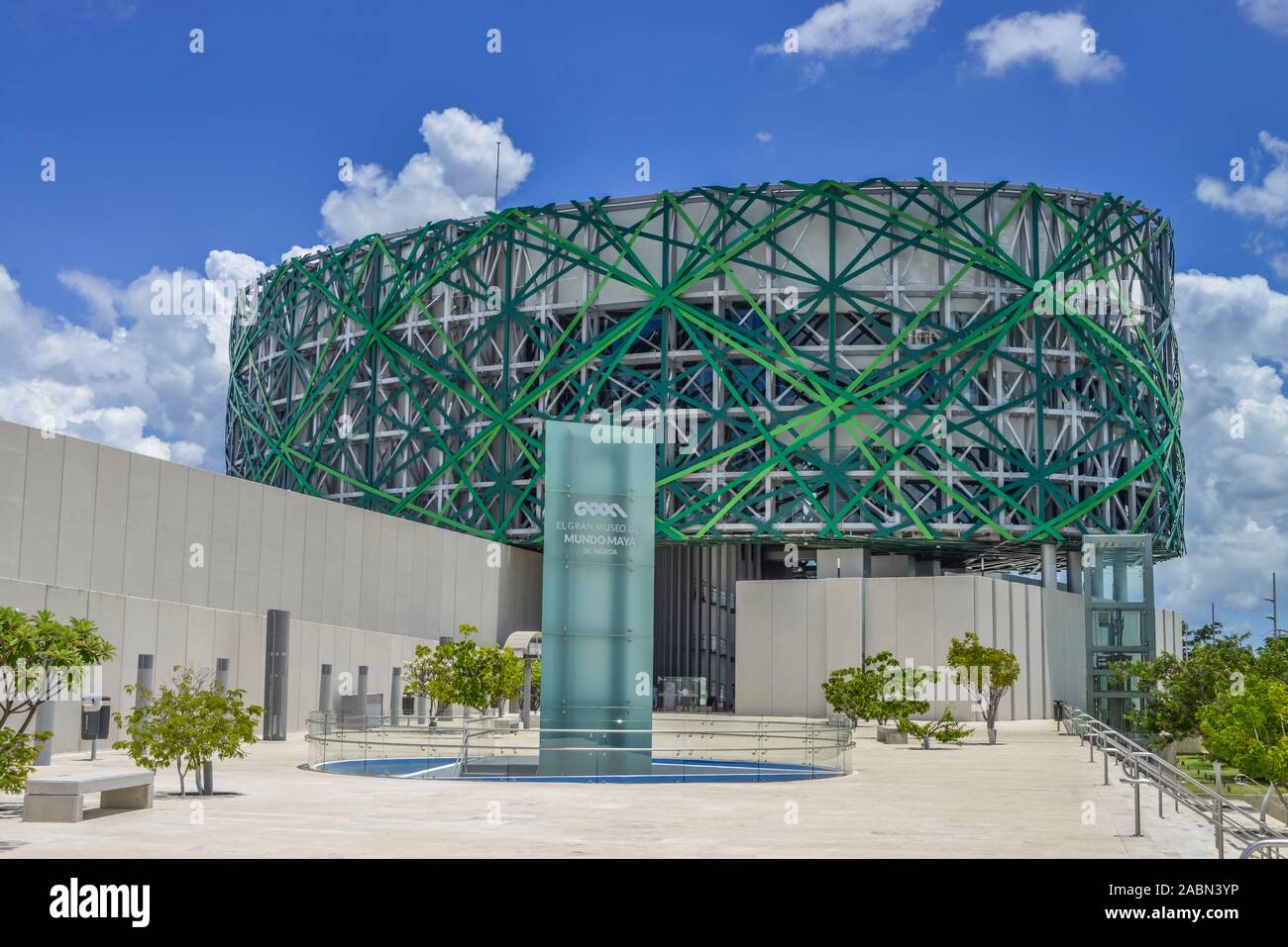 Mayamuseum "Gran Museo del Mundo Maya", Merida, Yucatan, Mexiko Stock ...