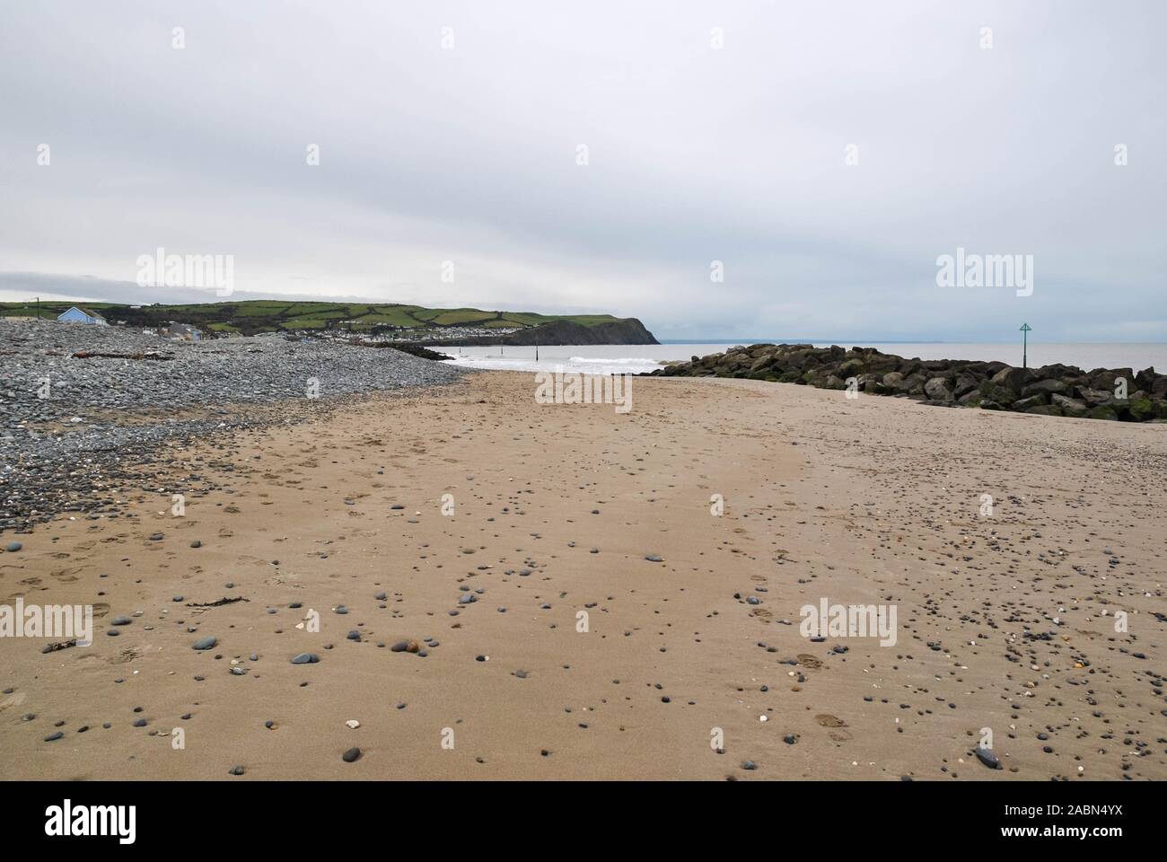 Grey beach sand hi-res stock photography and images - Alamy