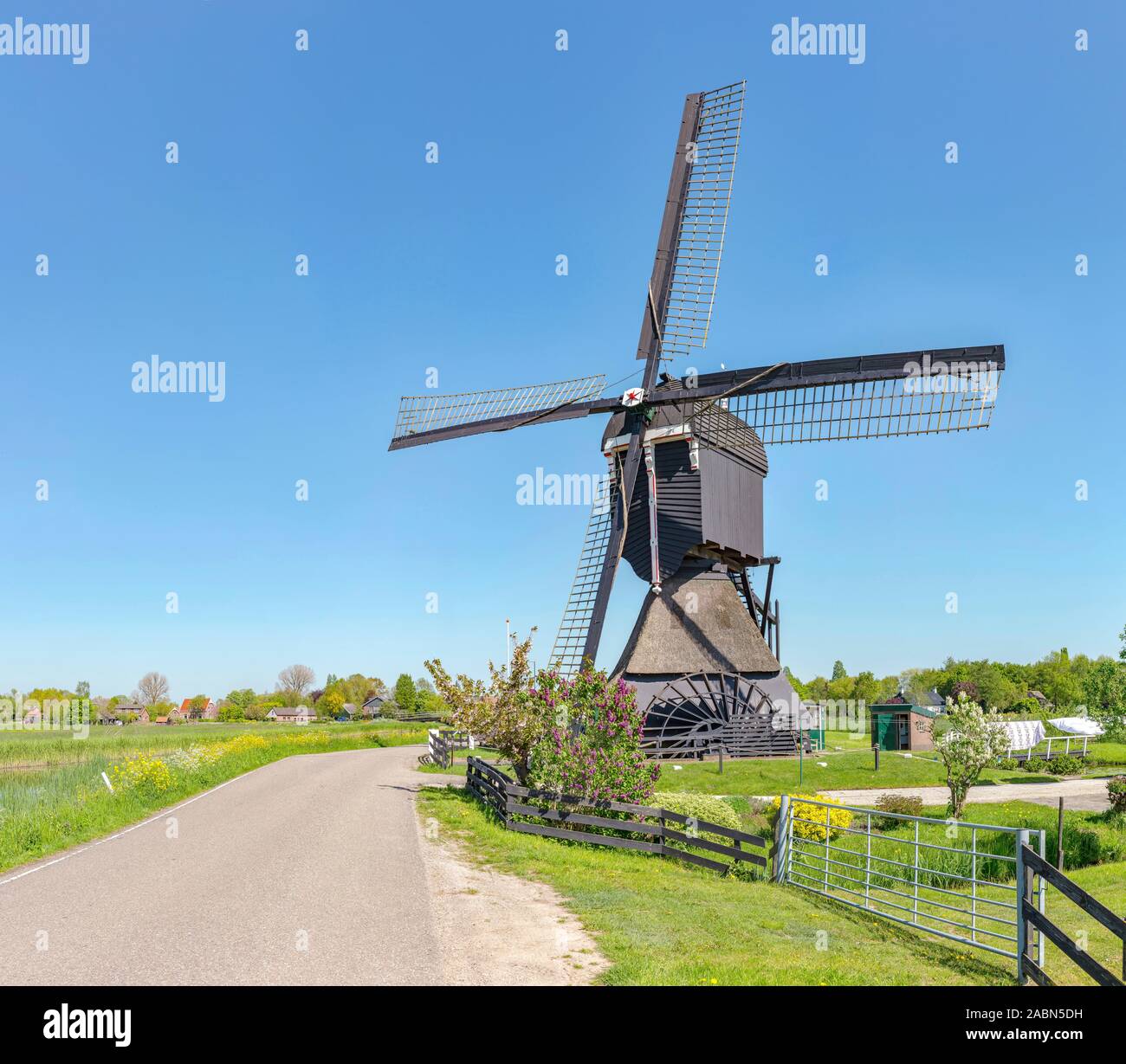 Hollow post mill called Scheiwijkse Molen, Hoornaar, Zuid-Holland Stock ...