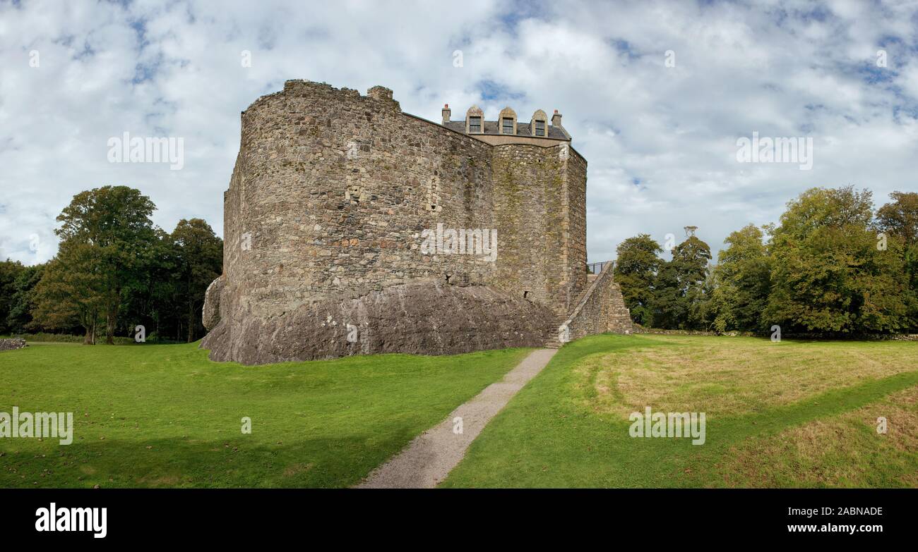 Dunstaffnage Castle. Historic Scotland. Built overlooking Firth of Lorn ...