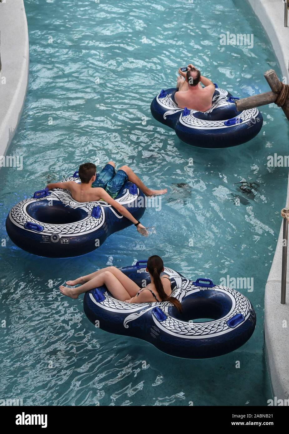 Rust, Germany. 28th Nov, 2019. Swimmers swim in the indoor water world ...
