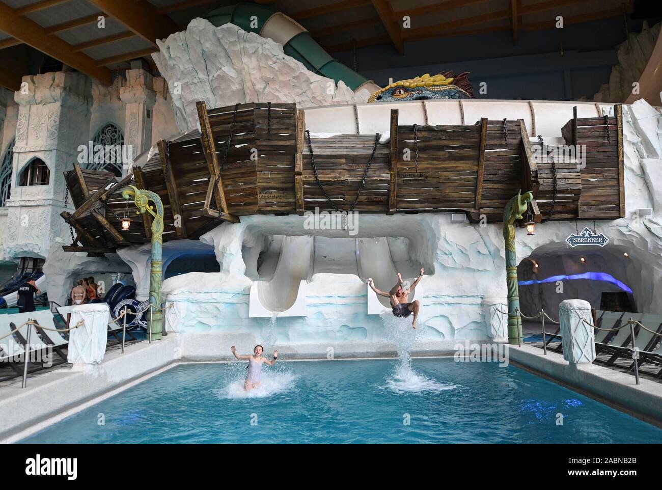 Rust, Germany. 28th Nov, 2019. Two bathers jump from a slide into the ...