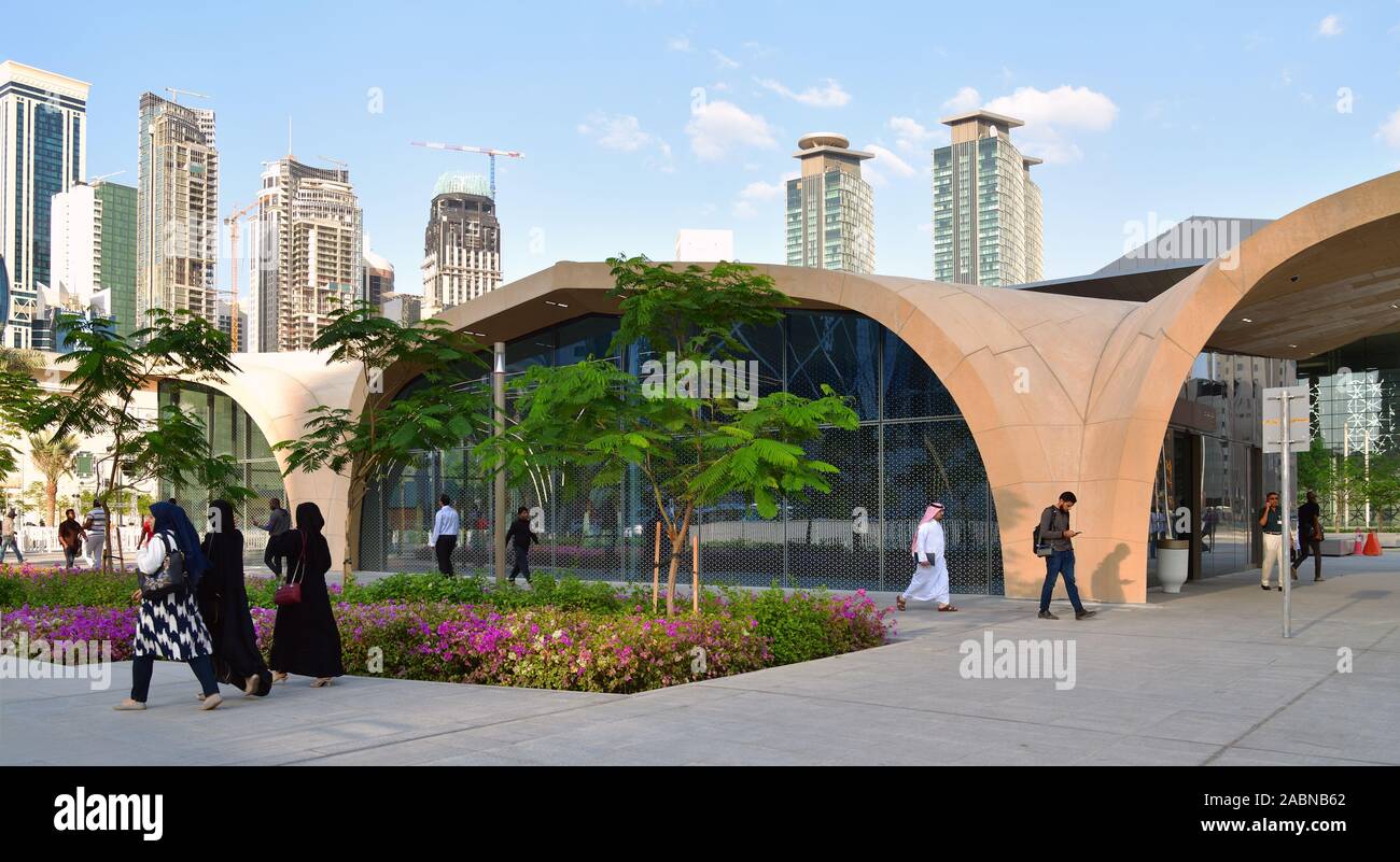 Doha metro hi-res stock photography and images - Alamy