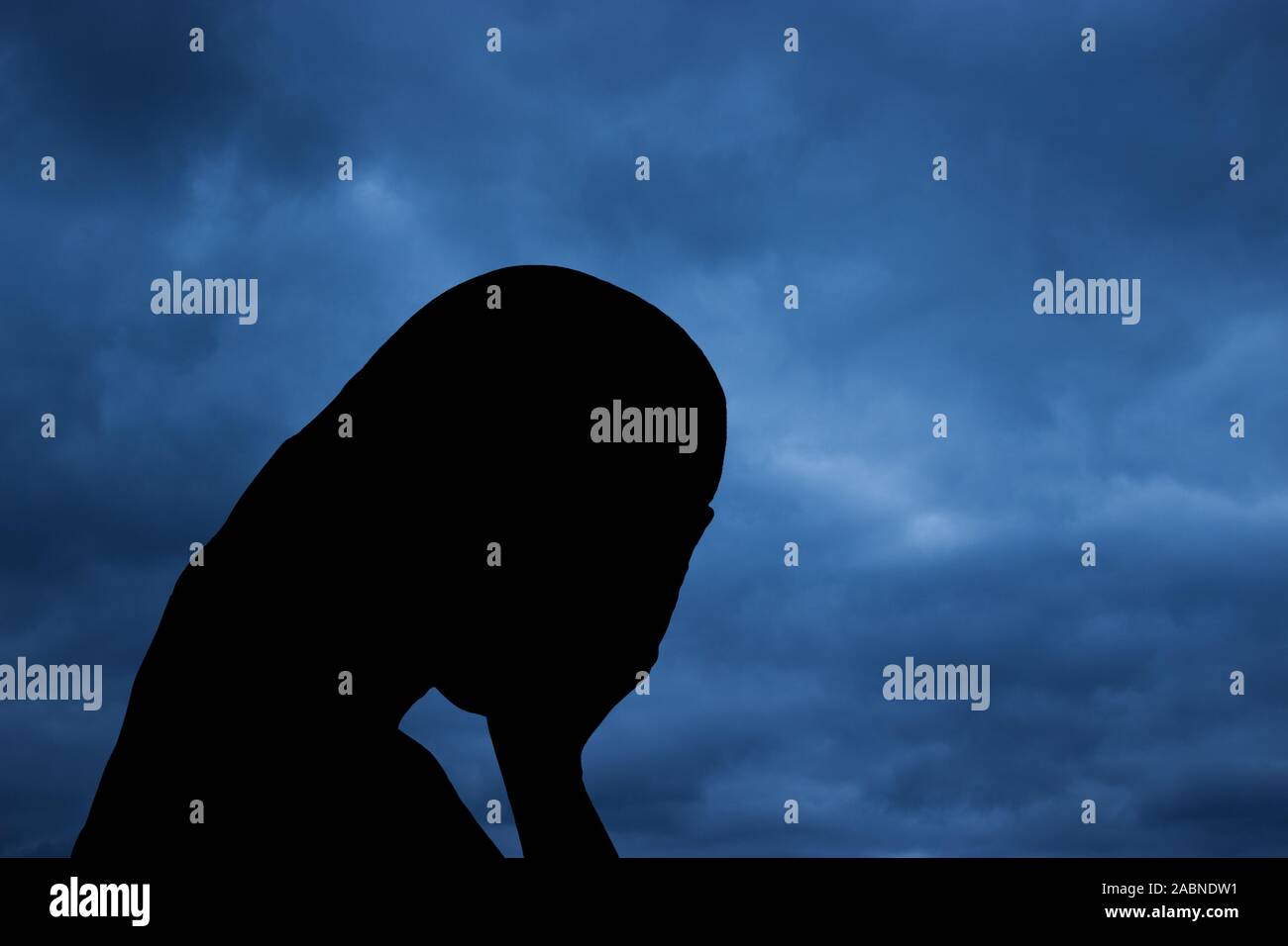 Lonely girl crying in the rain Stock Photo - Alamy