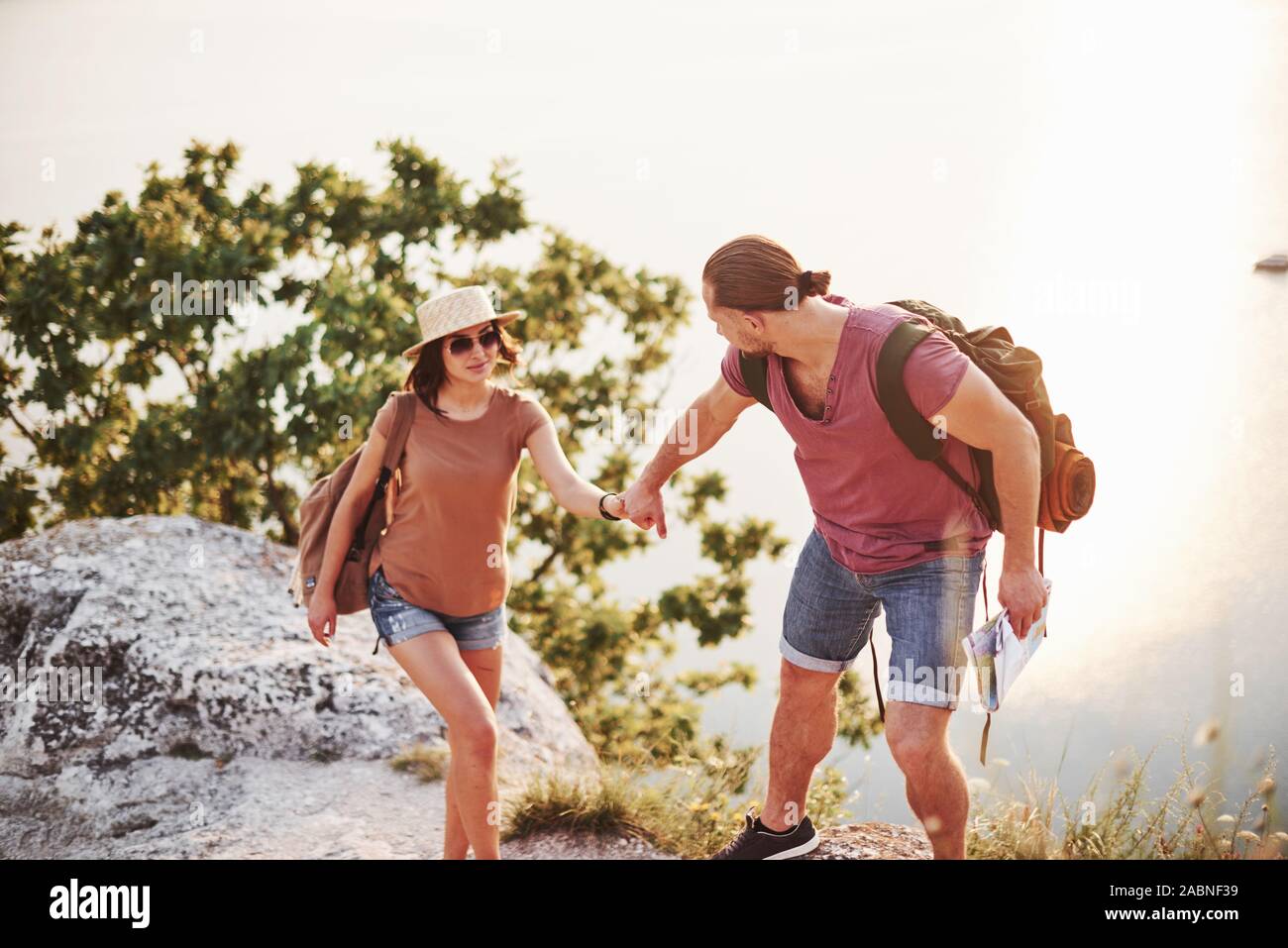 Helping tourist map hi-res stock photography and images - Alamy