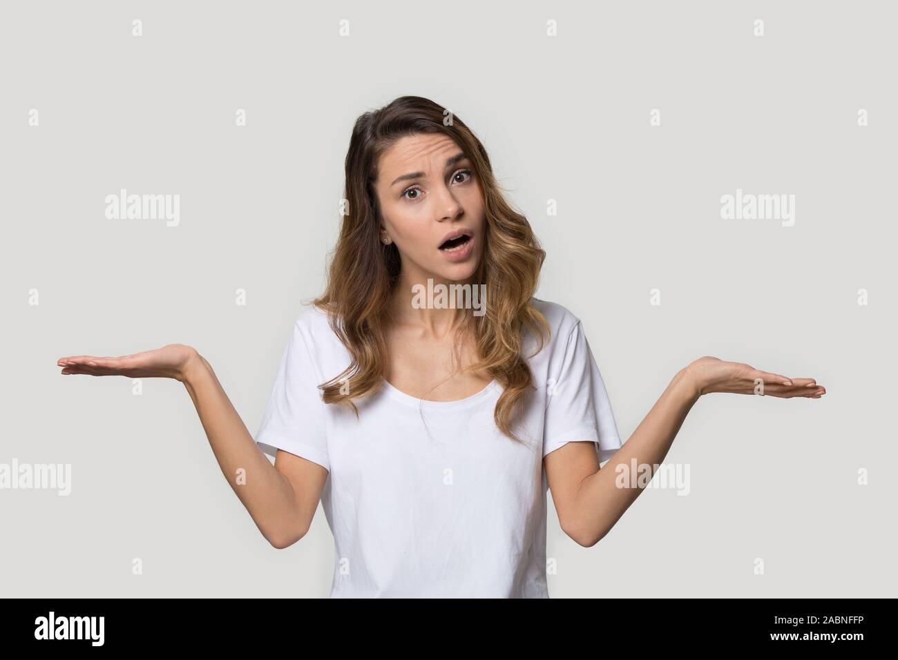 Woman shrugging shoulders hi-res stock photography and images - Alamy