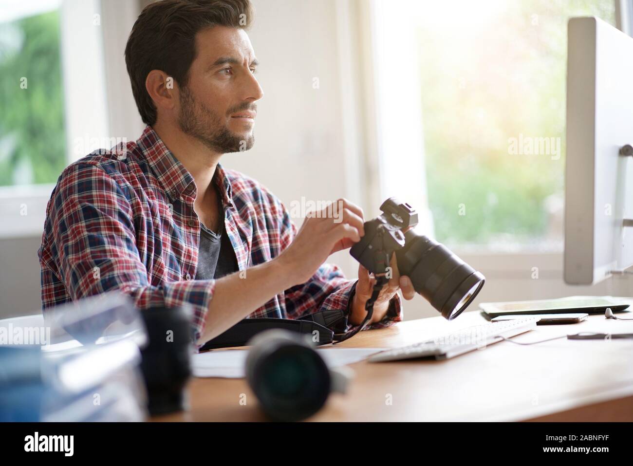 Uploading photo hi-res stock photography and images - Alamy