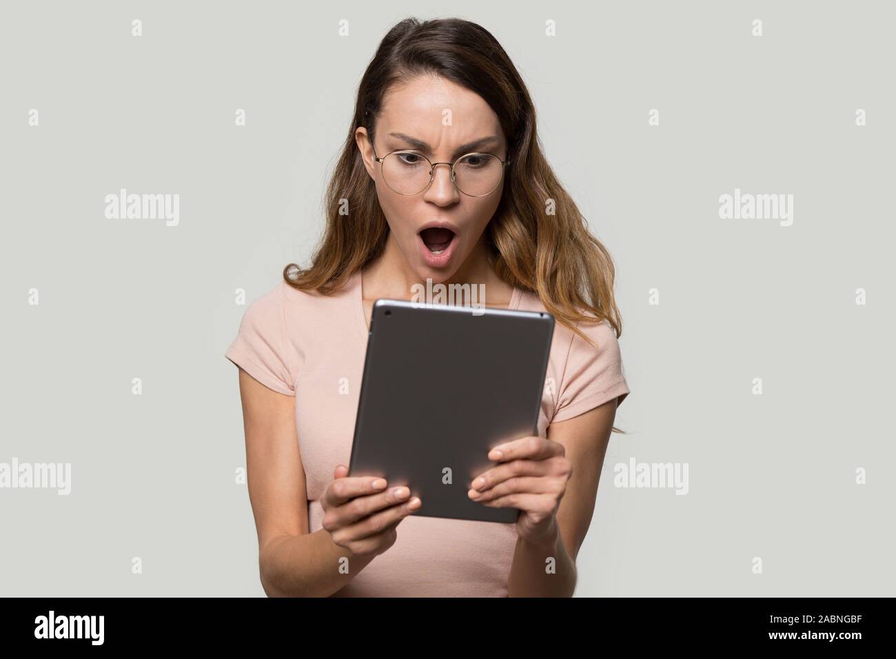 Woman shocked computer screen hi-res stock photography and images - Alamy