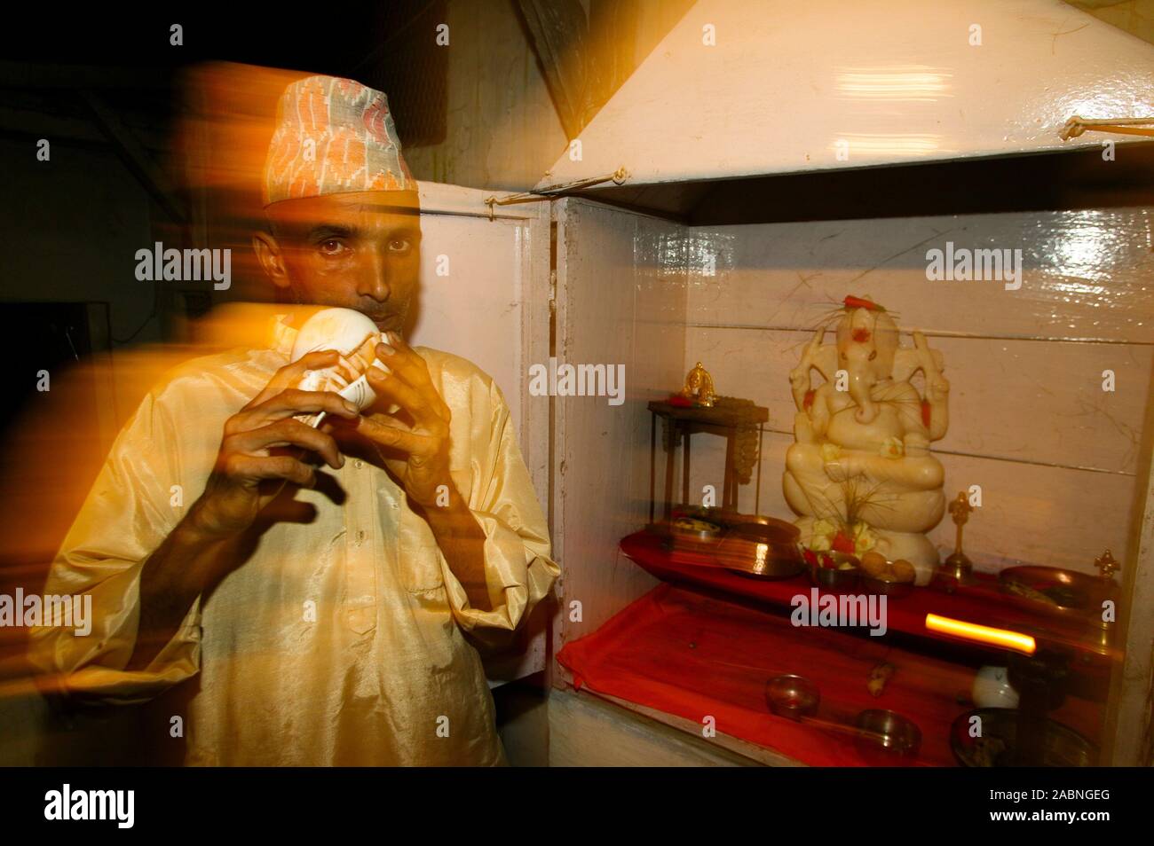 MAKAIBARI TEA ESTATES Stock Photo - Alamy