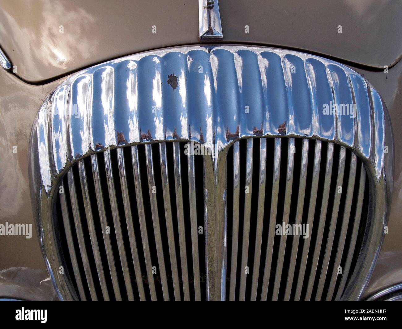 Fluted radiator grille hi-res stock photography and images - Alamy