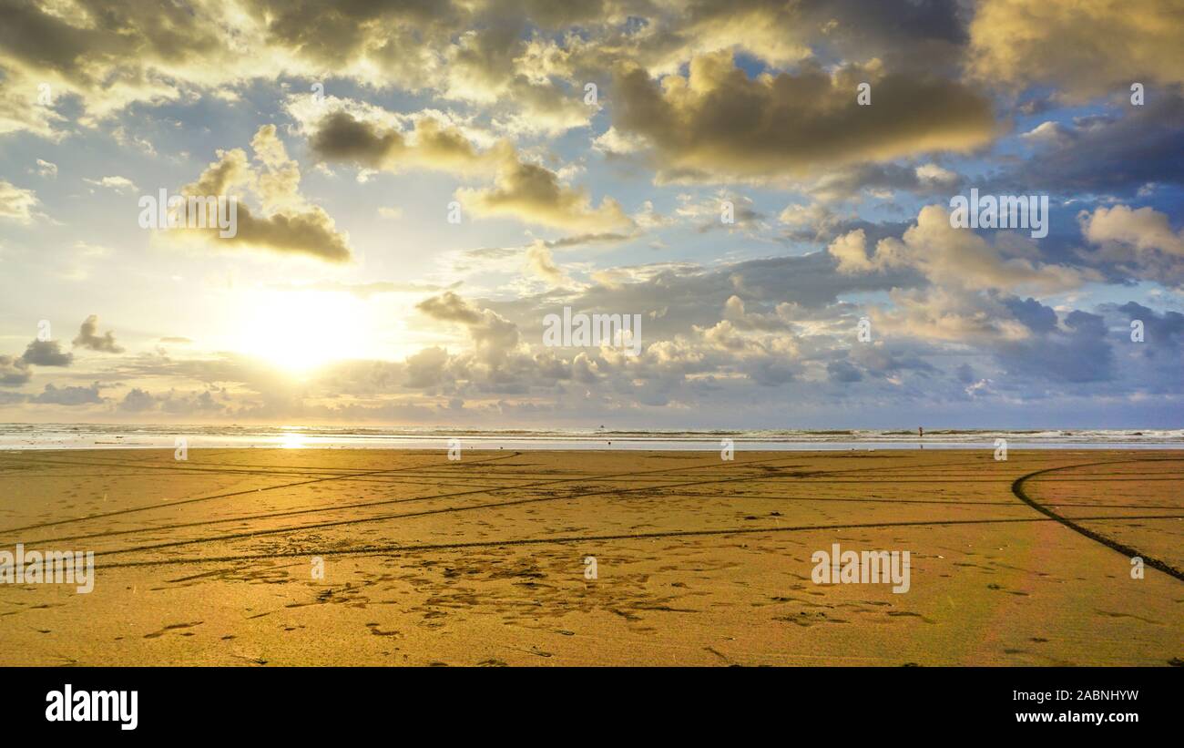 Stunning and beautiful sunset time over the Pacific Ocean. Massive ...