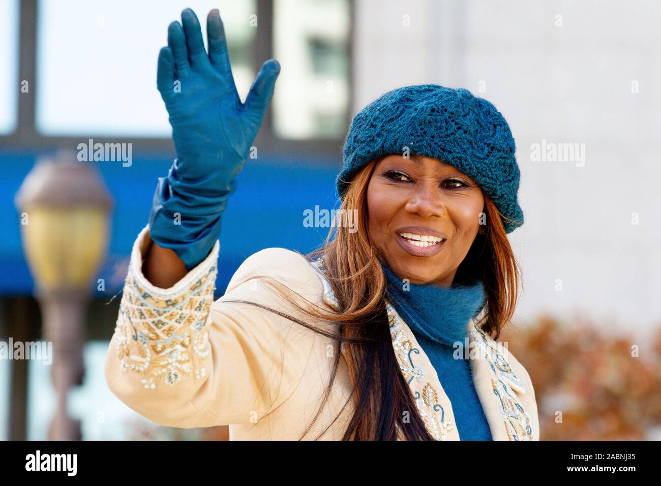 Gospel singer yolanda adams waves hi-res stock photography and images ...
