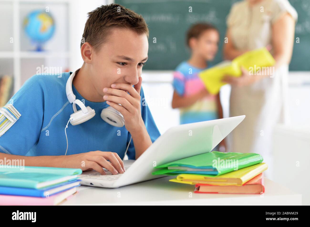 Using laptop in class hi-res stock photography and images - Alamy