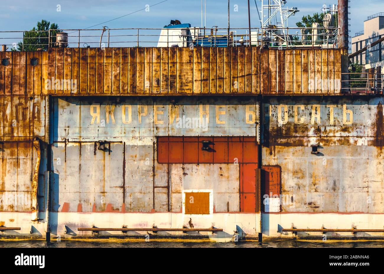 Floating dry dock anchoring hi-res stock photography and images - Alamy