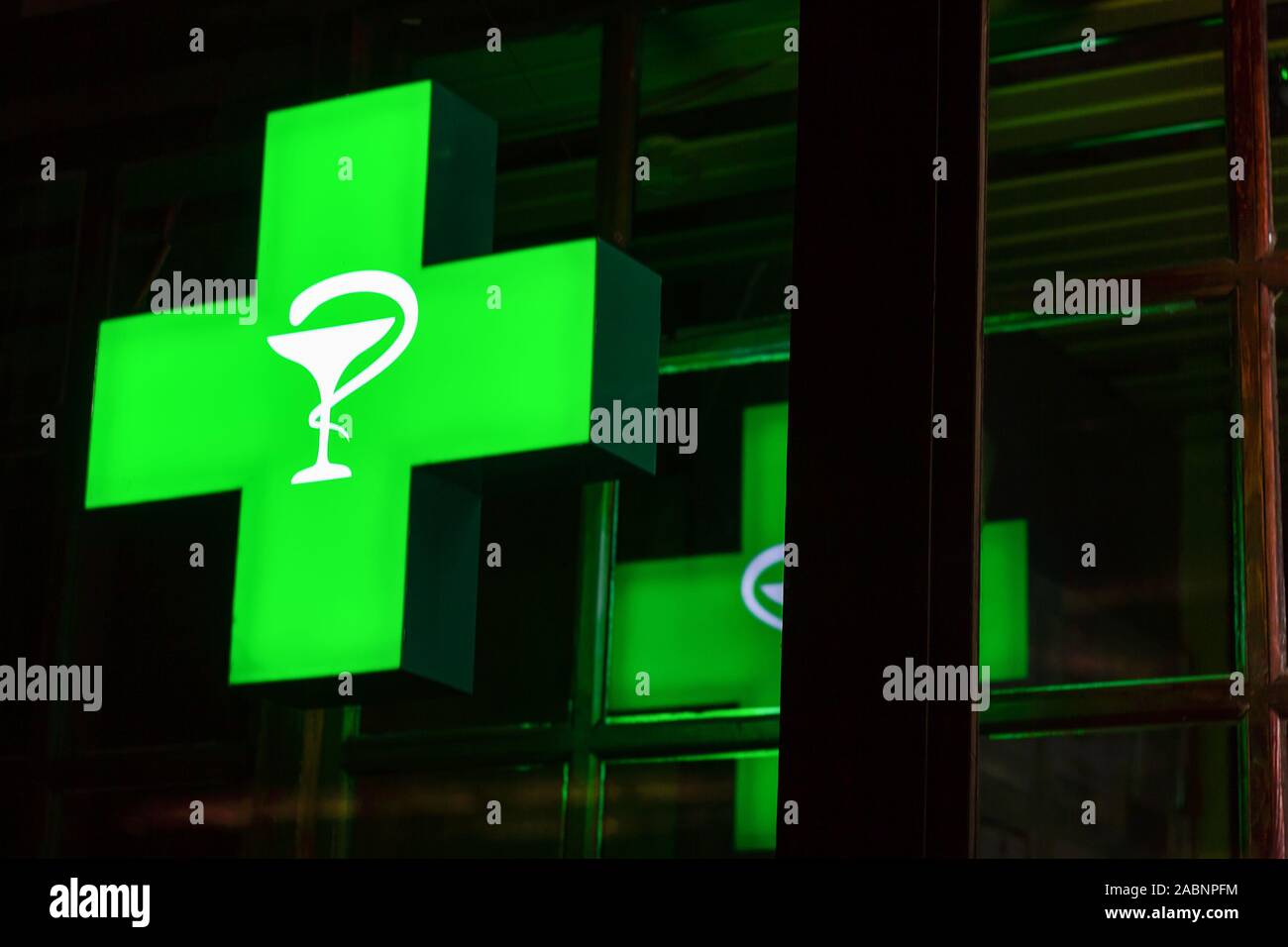 Medical snake cross hi-res stock photography and images - Alamy