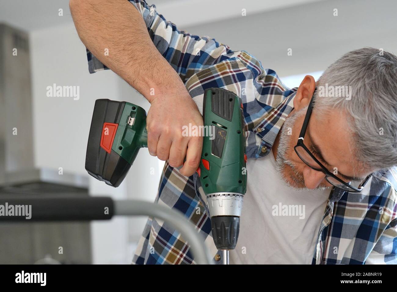 Using power drill hi-res stock photography and images - Alamy