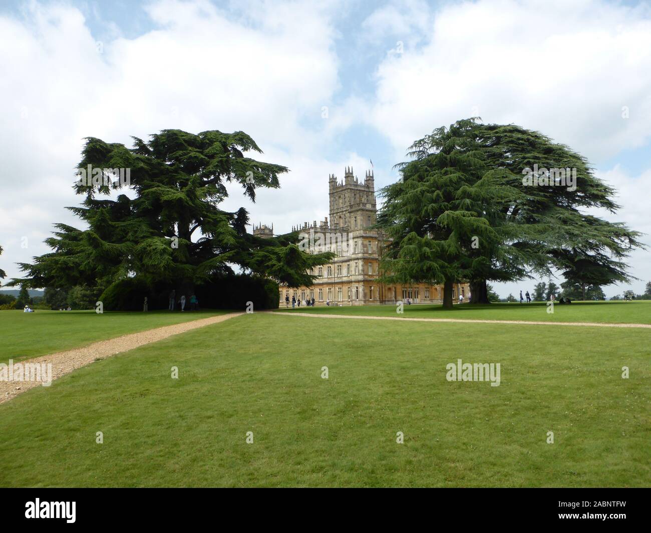 Highclere castle hampshire england hi-res stock photography and images ...
