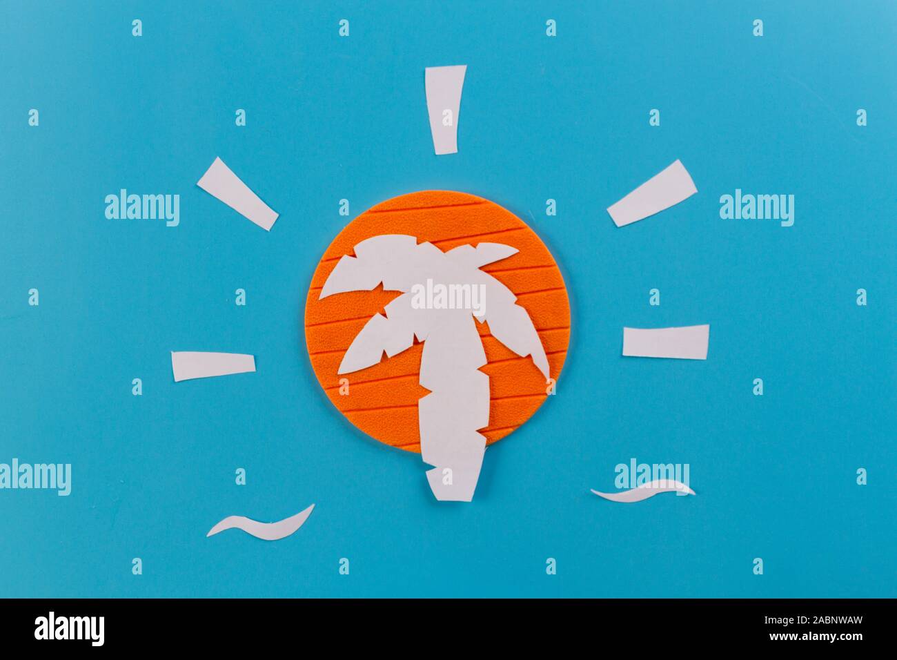 Cartoon styled palm tree made of paper Stock Photo - Alamy