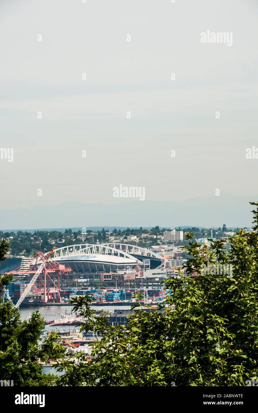 Floating gantry crane hi-res stock photography and images - Alamy