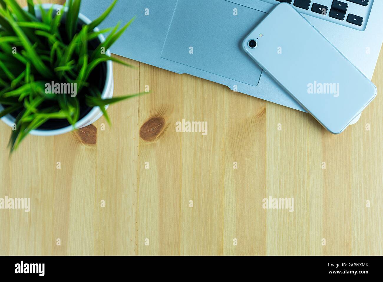 Computer telephone desk hi-res stock photography and images - Alamy