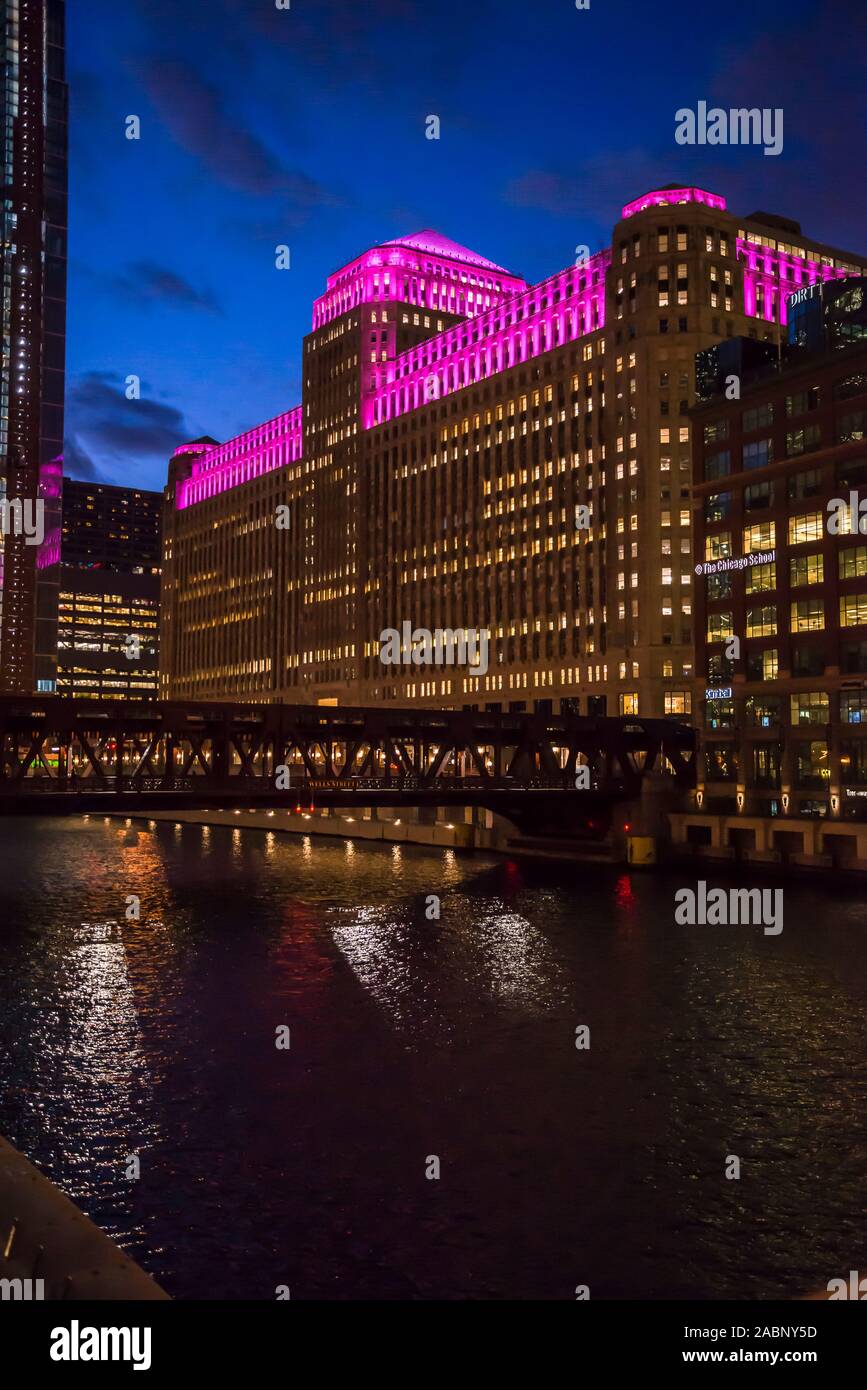 Usa illinois chicago merchandise mart hi-res stock photography and ...