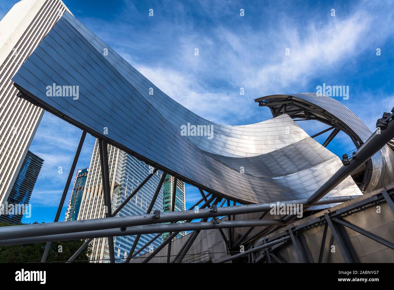 Jay pritzker bandshell chicago millennium park hi-res stock photography ...
