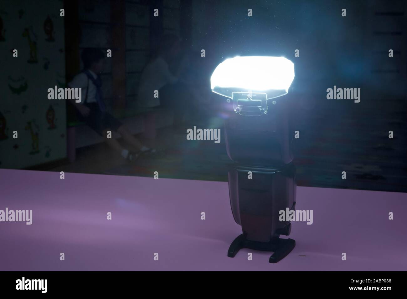 Wireless off camera speedlight flashing on hi-res stock photography and ...