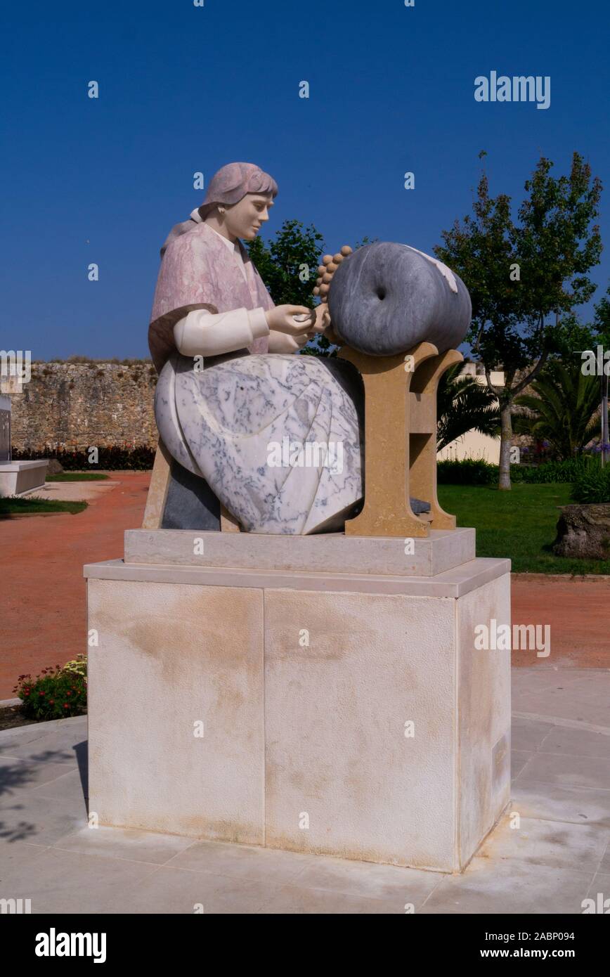 Making statue hi-res stock photography and images - Alamy