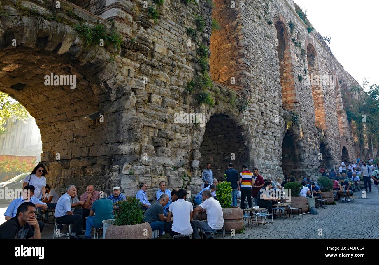 Turkish men drinking tea hi-res stock photography and images - Alamy