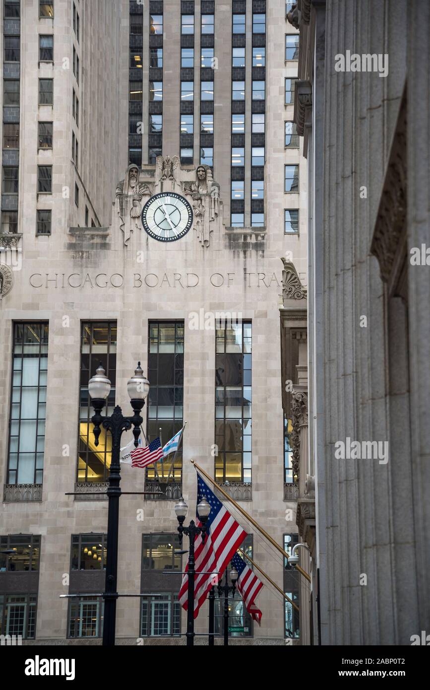 Facade of the Chicago Board of Trade Building, an Art Deco skyscraper ...