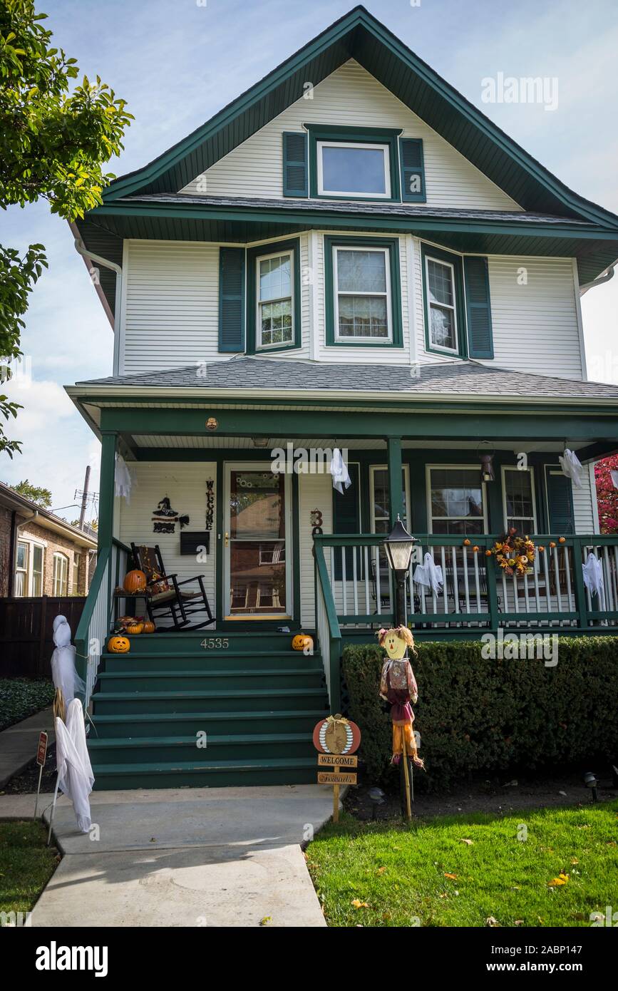 Halloween decoration in front of a family house, Ravenswood Manor ...